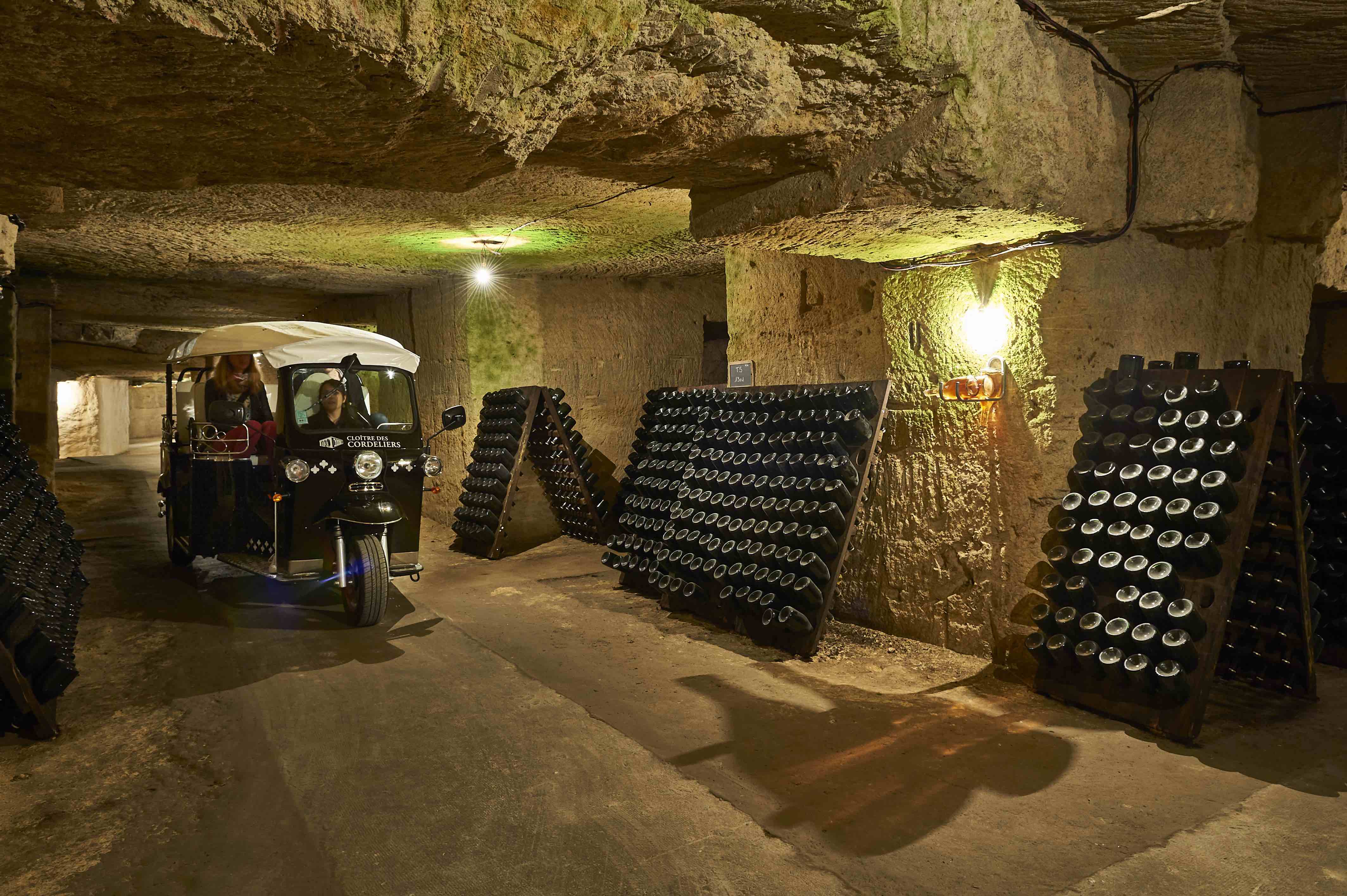 Visite des caves en tuktuk électrique à Saint-Emilion | Visiter Bordeaux