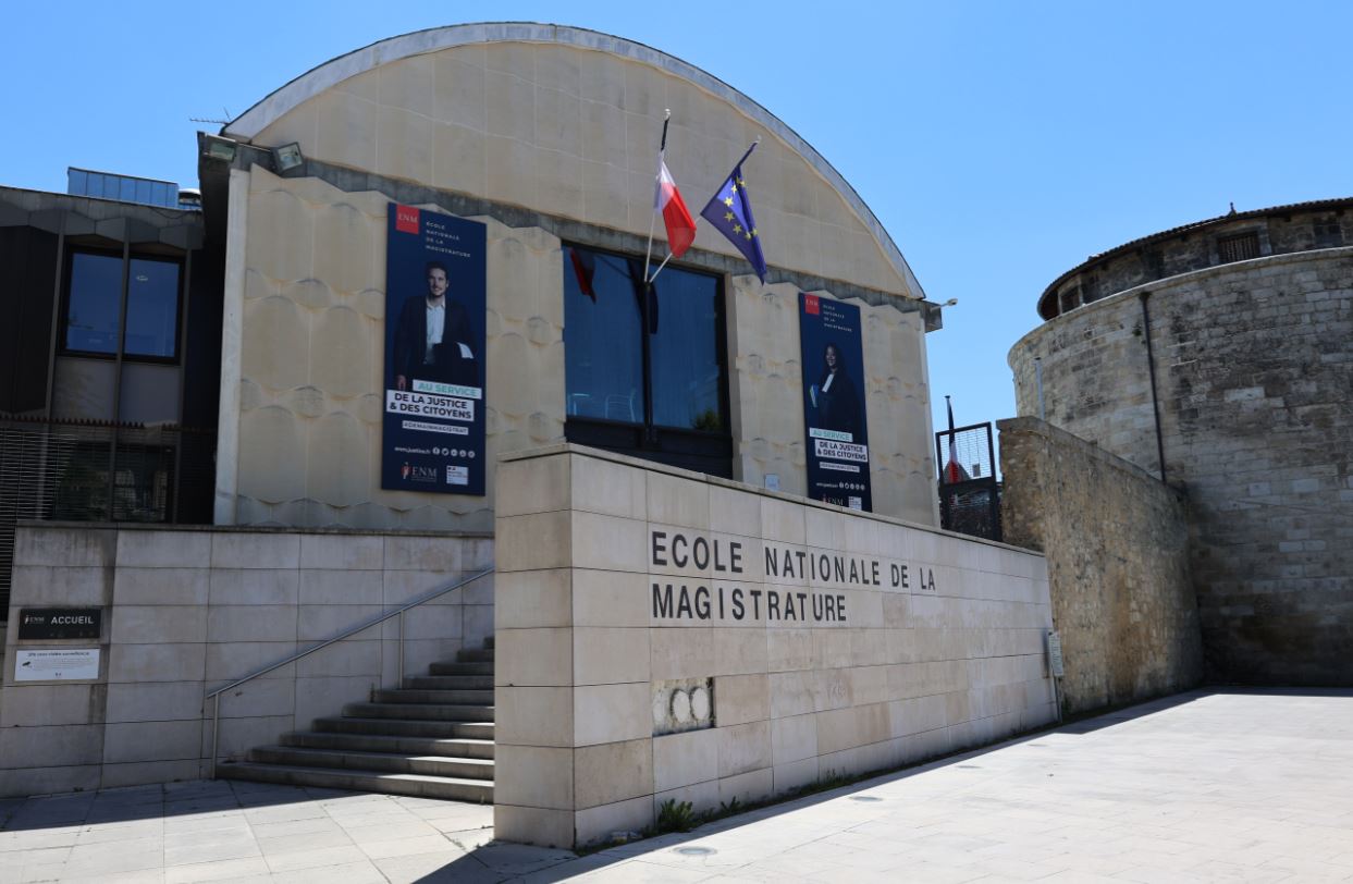 44.8369 , -0.579257 Tram A ou B, station hôtel de ville entrée incluse ...